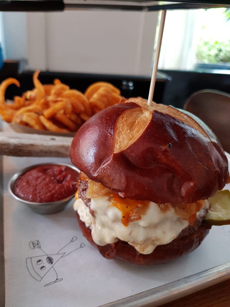 Emmy Burger, Emily, NYC, USA - Burgerille.fi